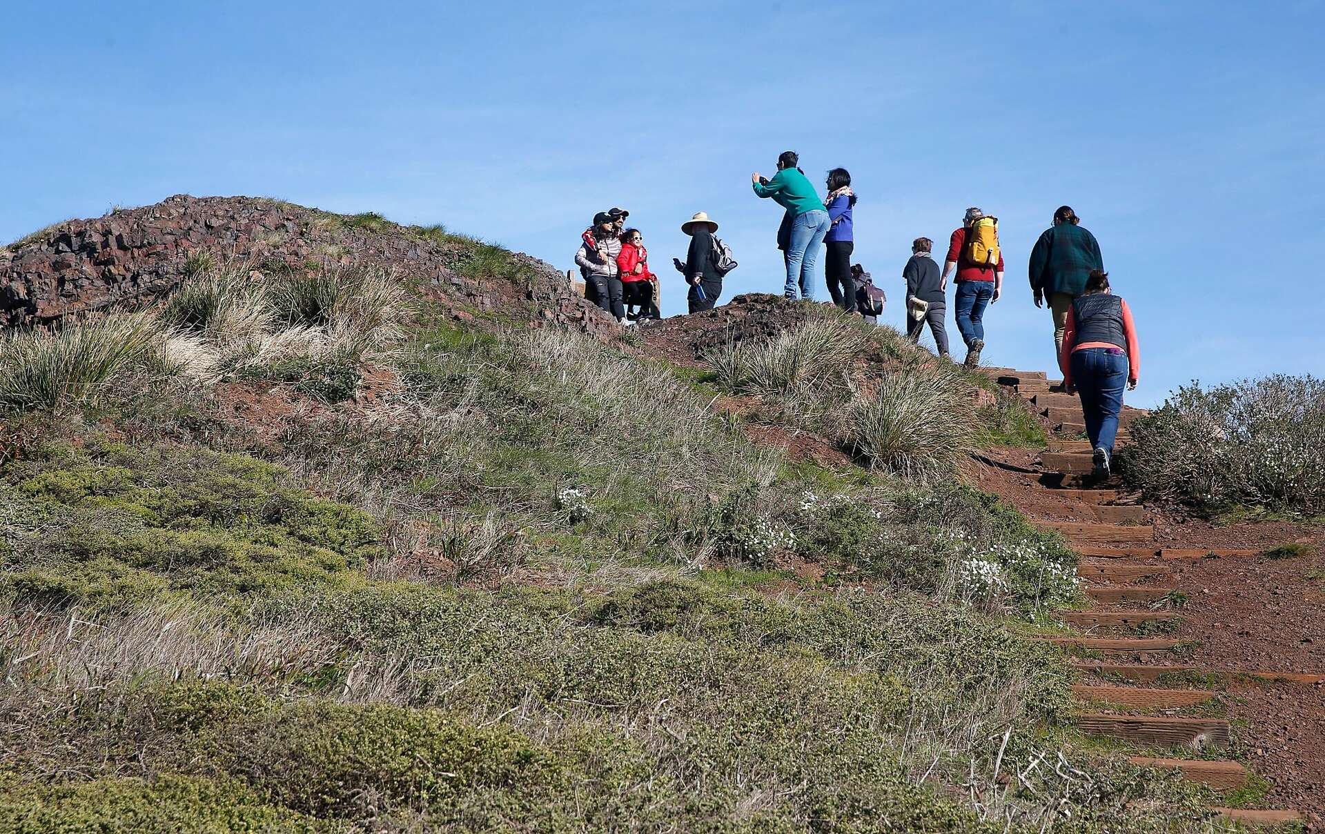 Twin Peaks trek starts year on high point