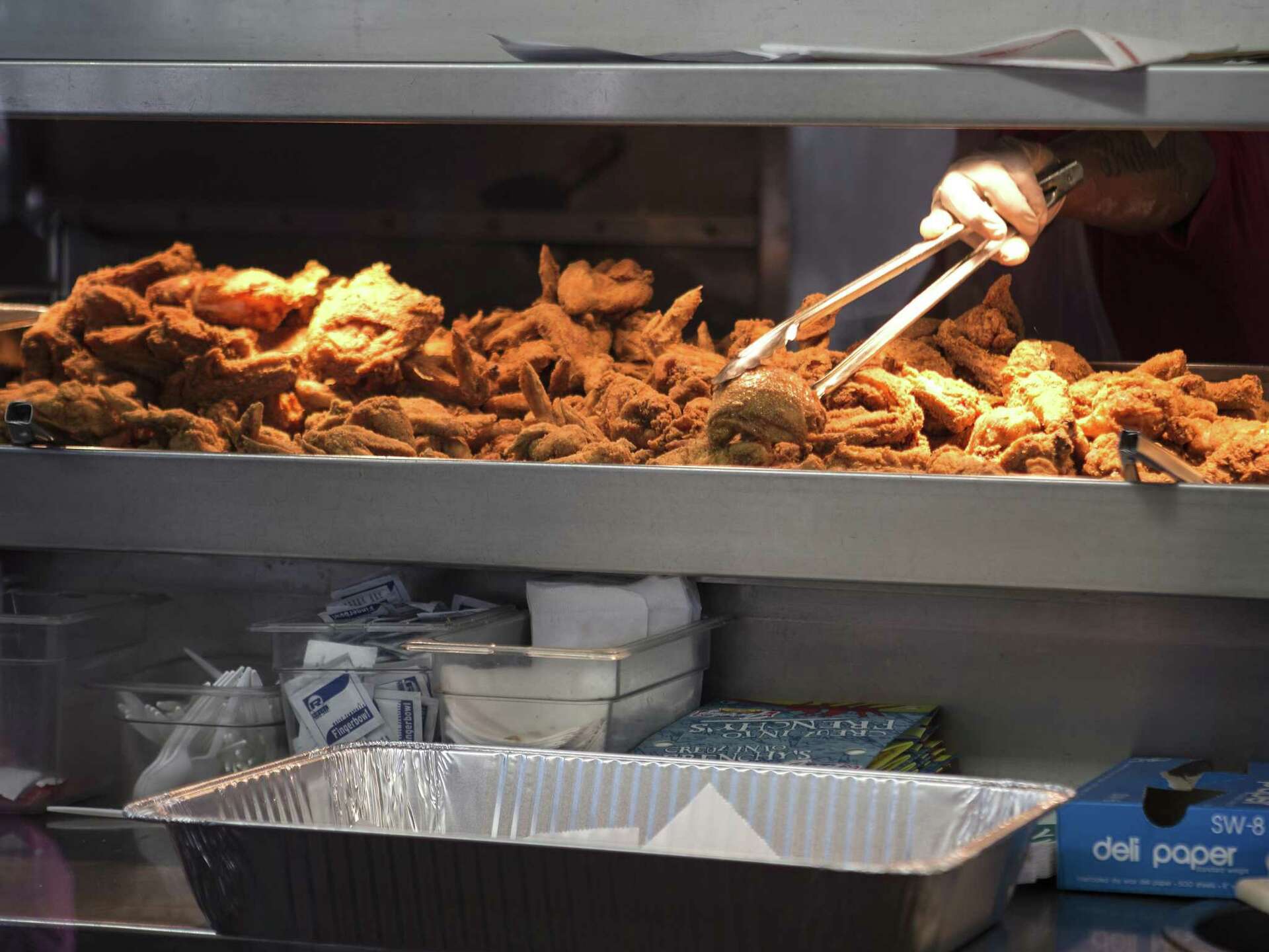 Iconic fried chicken restaurant chain adds two Texas locations
