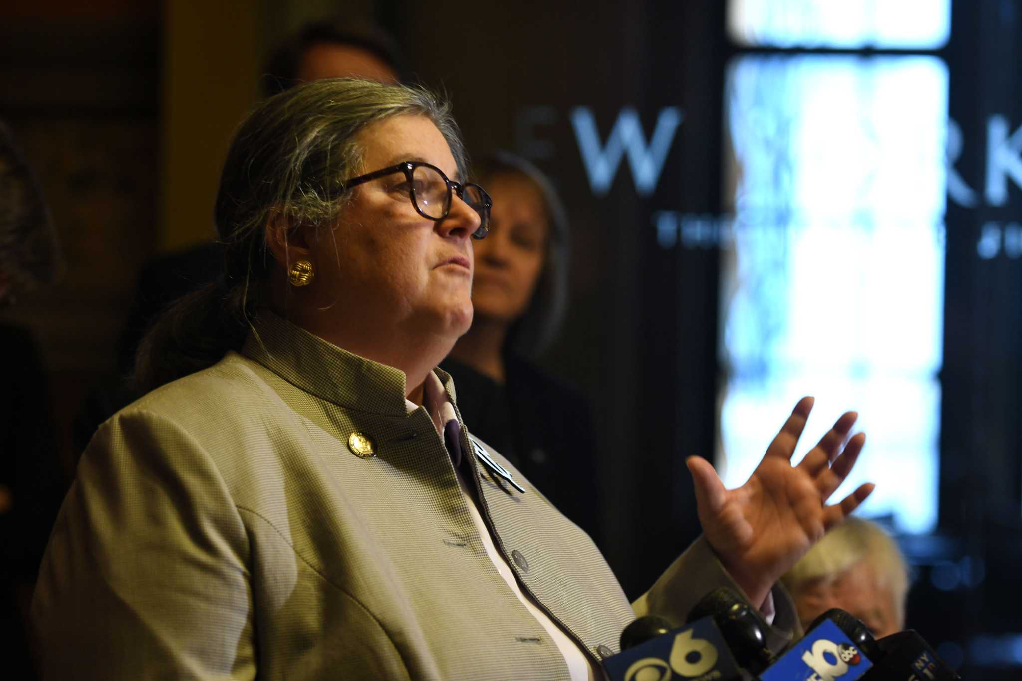 Woerner has early lead over former Pataki aide, Catalfamo