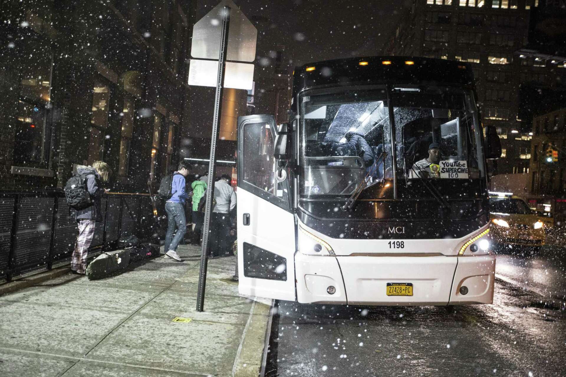 Liftopia offering new ski bus from New Haven to Mount Snow