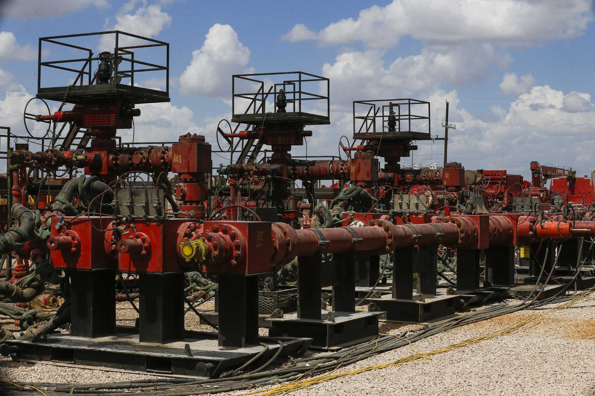 Chevron said to buy refinery in Pasadena