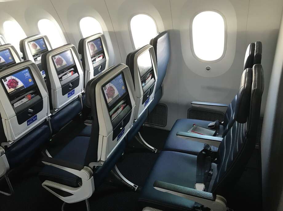 Images from United Airlines' new 787-10 Dreamliner - seattlepi.com