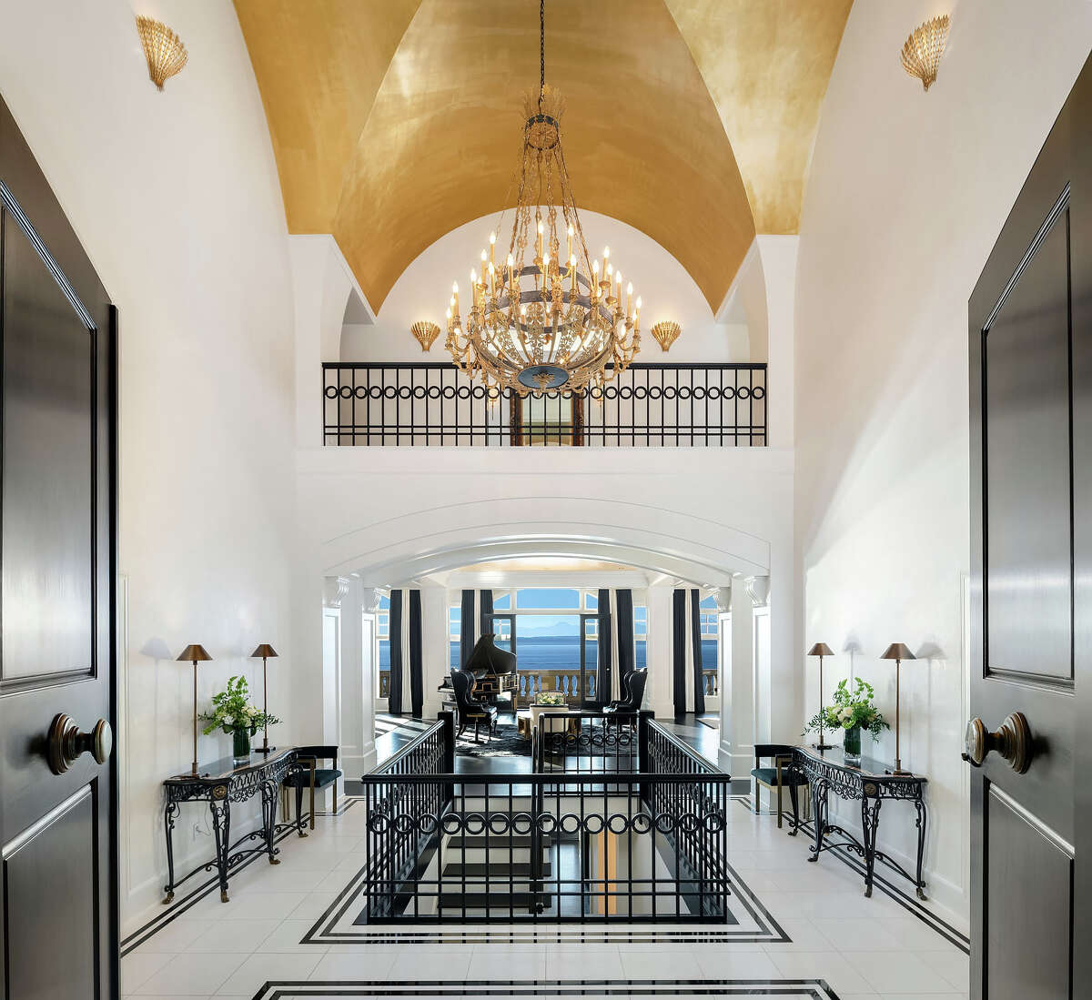 Luxe manor on Puget Sound asks $6.850M