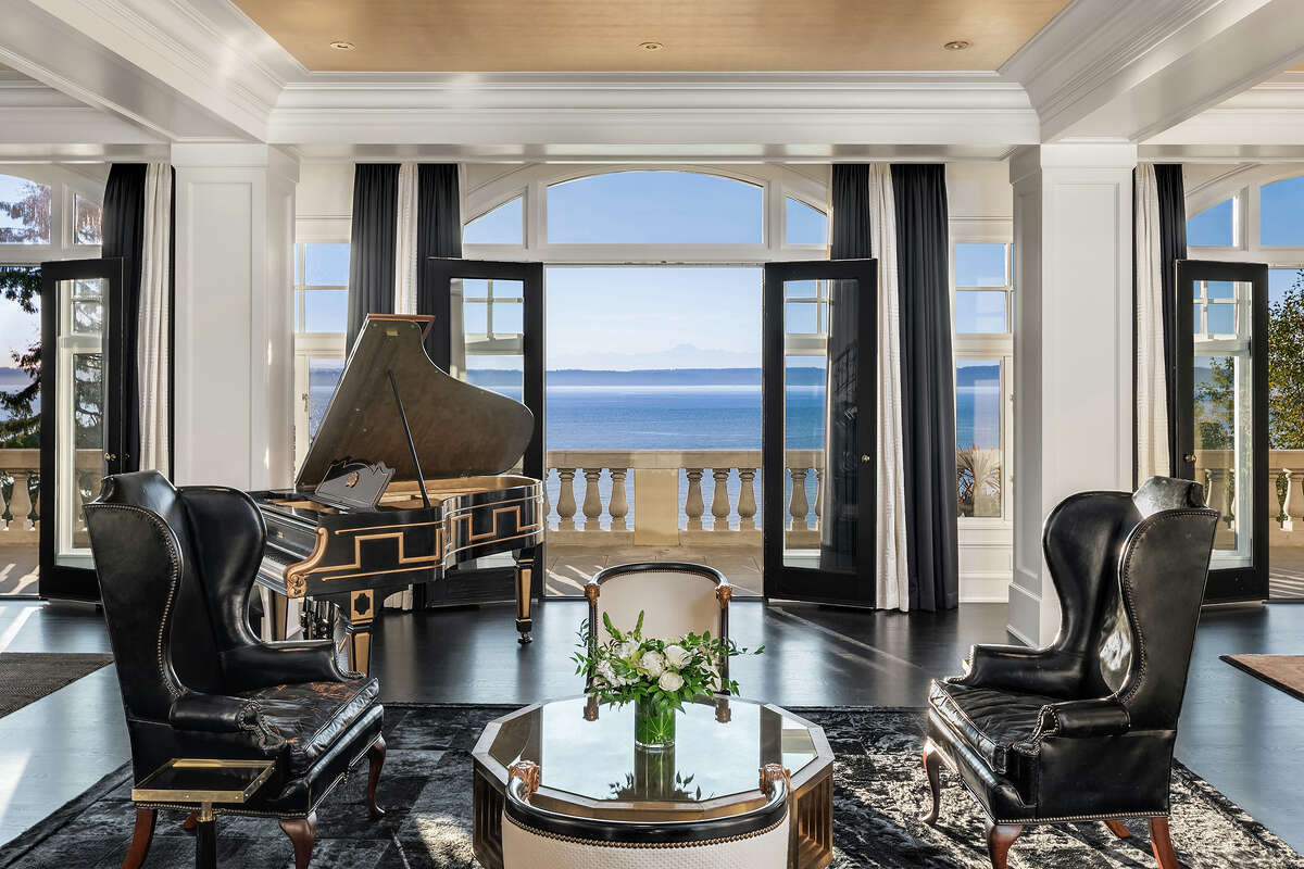 Luxe manor on Puget Sound asks $6.850M
