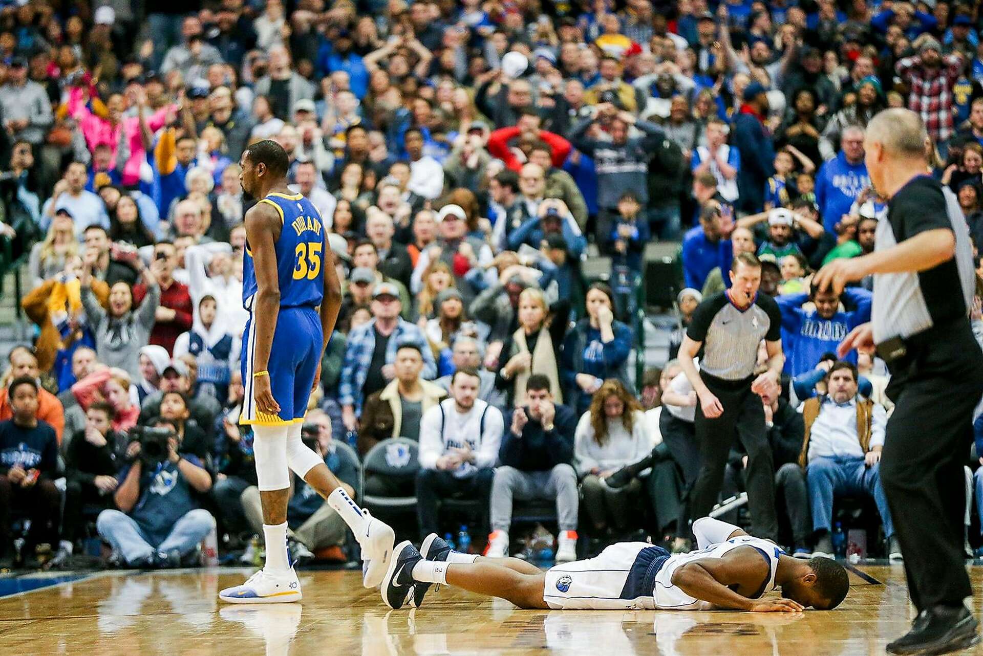 Stephen Curry scores 48 points as Warriors top Mavs