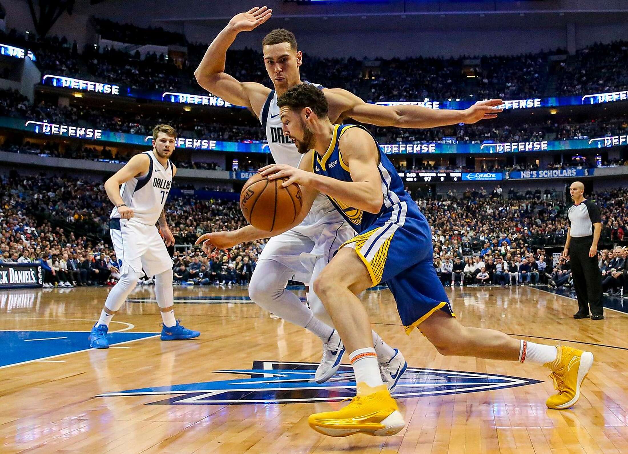 Stephen Curry scores 48 points as Warriors top Mavs