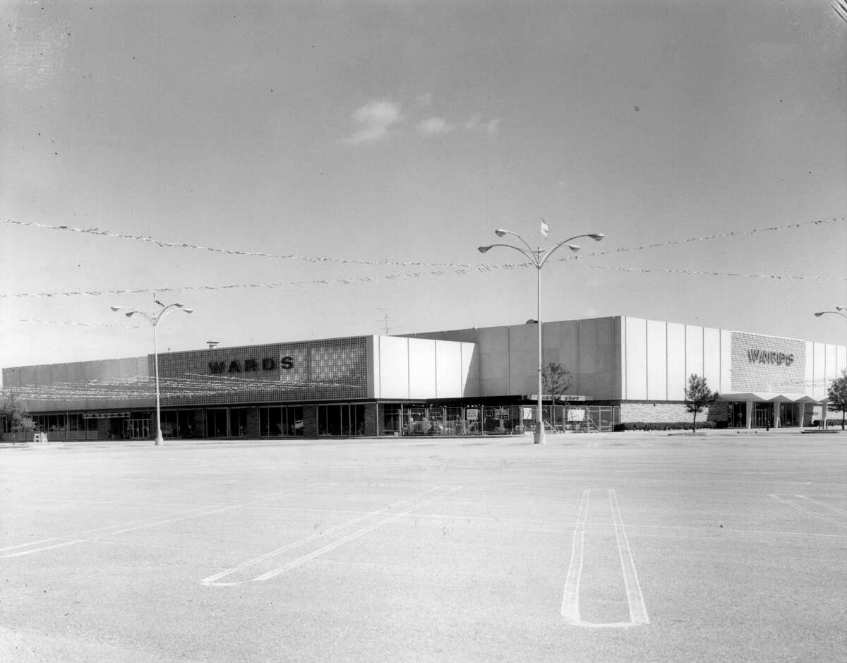 16 places you went shopping for clothes in the '80s, '90s that no longer exist in Houston