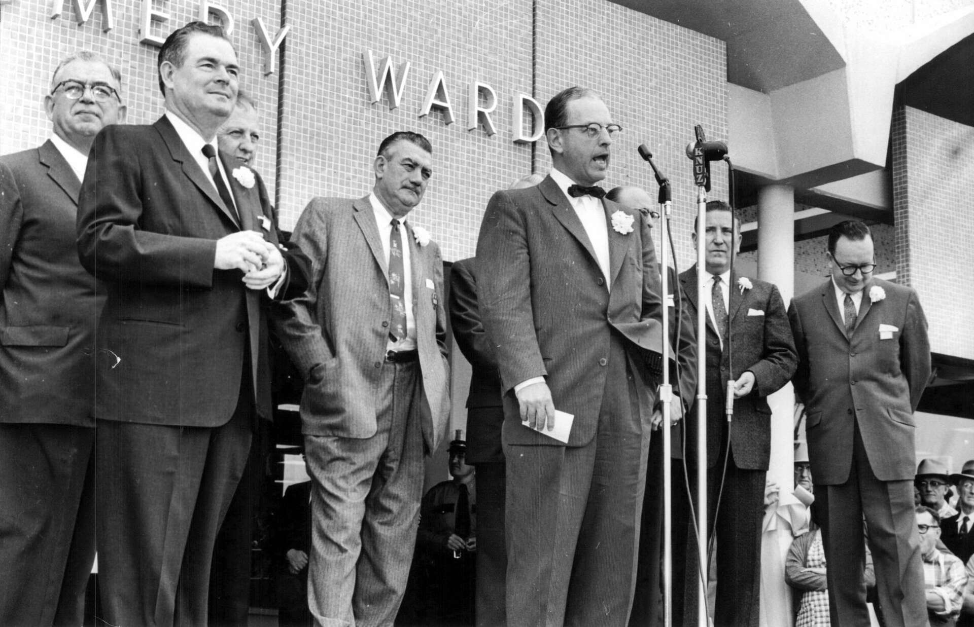 When Montgomery Ward ventured into the Houston suburbs