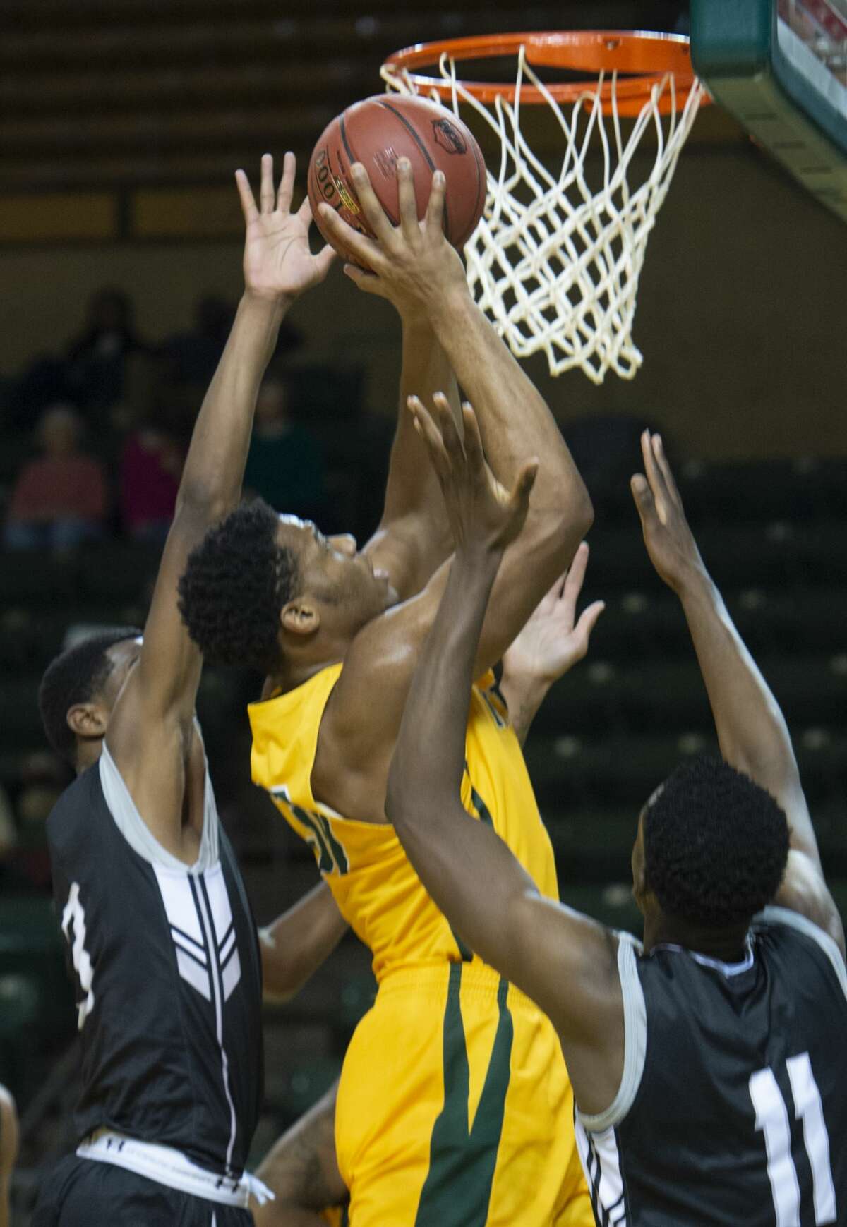 JC MEN’S BASKETBALL: Chaps have lackluster effort in loss to NMMI