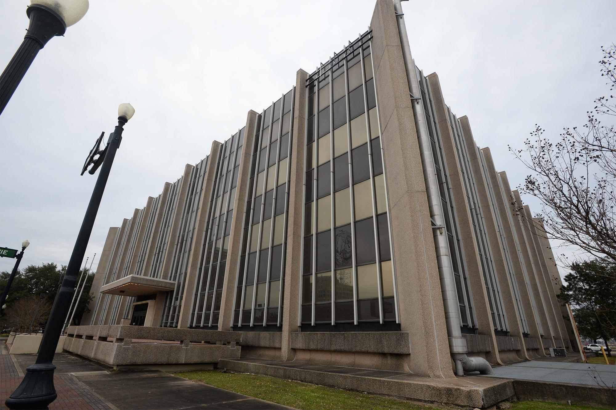 Private buyer makes top bid for AT&T Building - Beaumont Enterprise